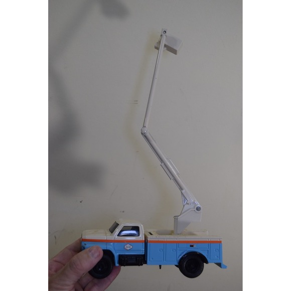 ERTL | Toys | 993 Ertl Bge Bge Electric Baltimore Maryland Bucket Truck ...